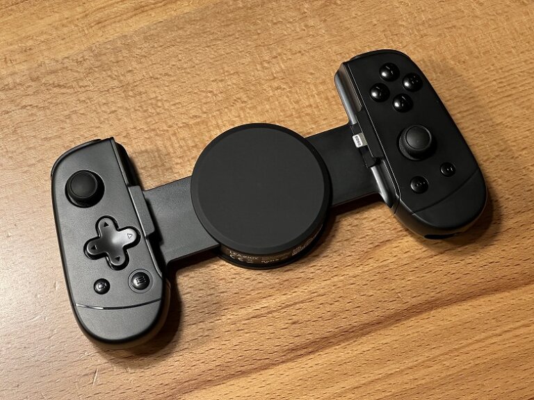 【Leadjoy M1 レビュー】スマホでゲームし放題！装着するだけで快適な操作性が手に入るiPhone専用モバイルゲームコントローラー ...