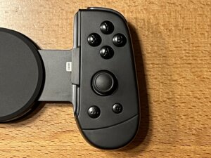 【Leadjoy M1 レビュー】スマホでゲームし放題！装着するだけで快適な操作性が手に入るiPhone専用モバイルゲームコントローラー ...
