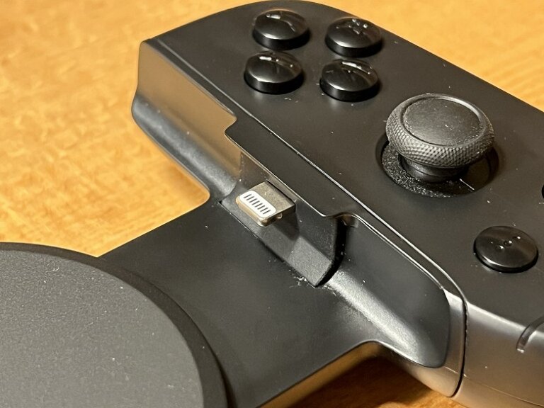 【Leadjoy M1 レビュー】スマホでゲームし放題！装着するだけで快適な操作性が手に入るiPhone専用モバイルゲームコントローラー ...