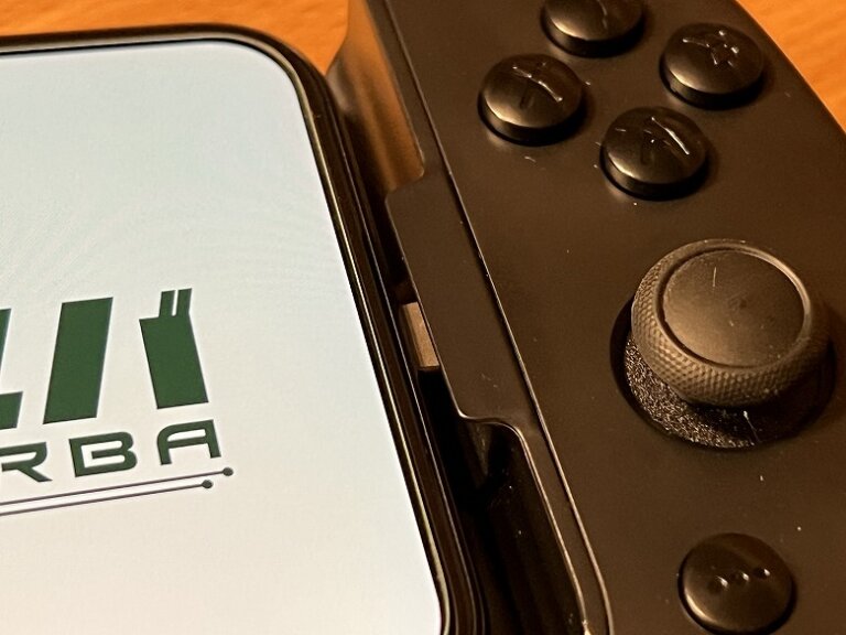 【Leadjoy M1 レビュー】スマホでゲームし放題！装着するだけで快適な操作性が手に入るiPhone専用モバイルゲームコントローラー ...